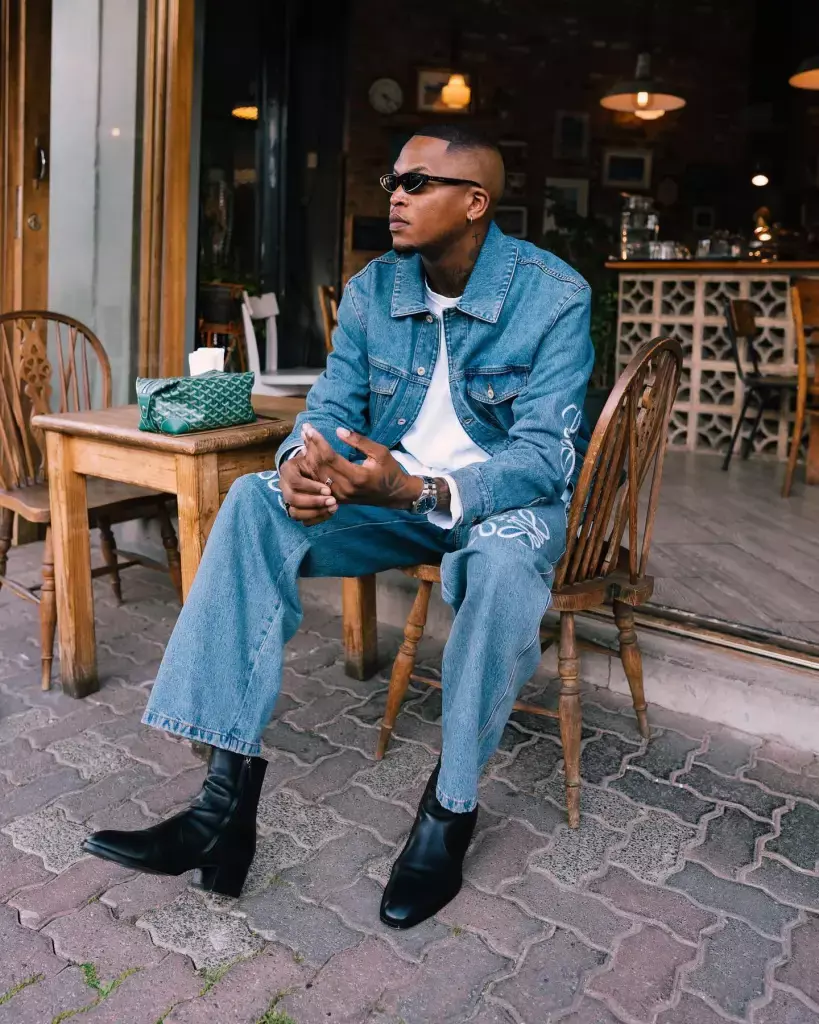 Oscar Mbo surprises his father with a new car - Styles 7