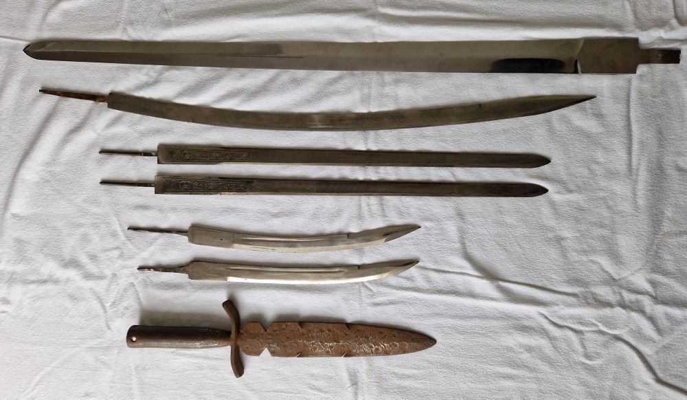 Konvolut Klingen und Spitze - eGun